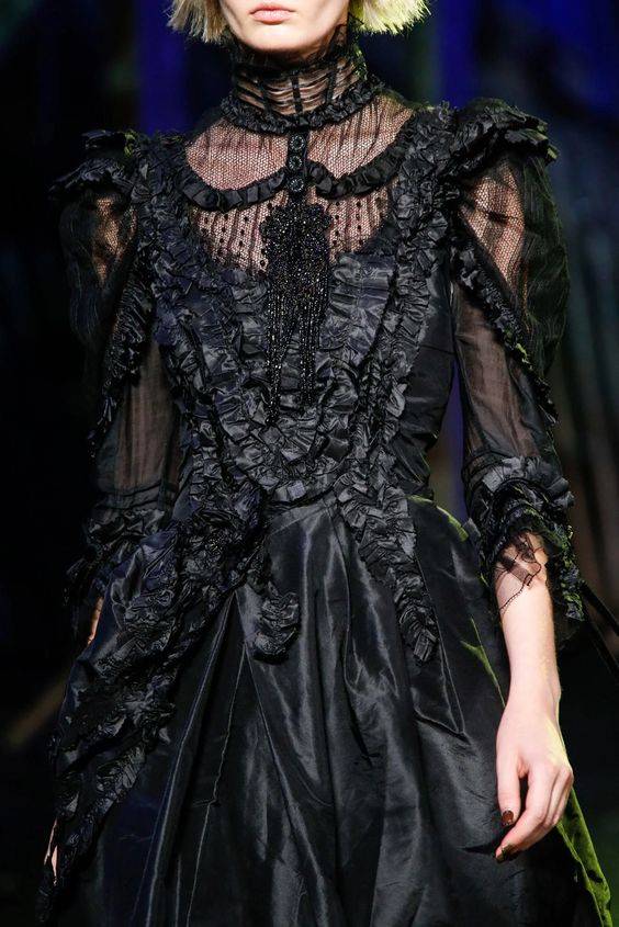 WE FOUND WARMTH IN GOTH | New Trend Alert