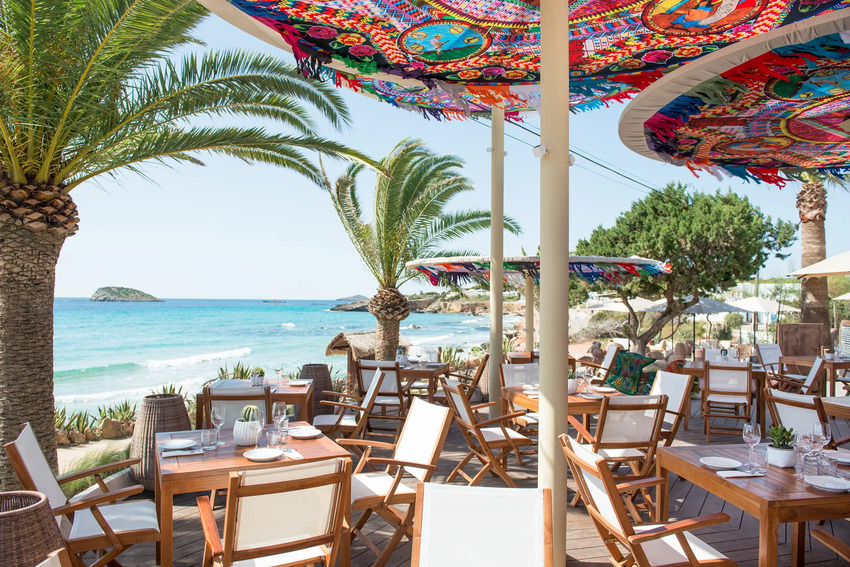 15 Awe-inspiring Luxury Beach Clubs Around The World